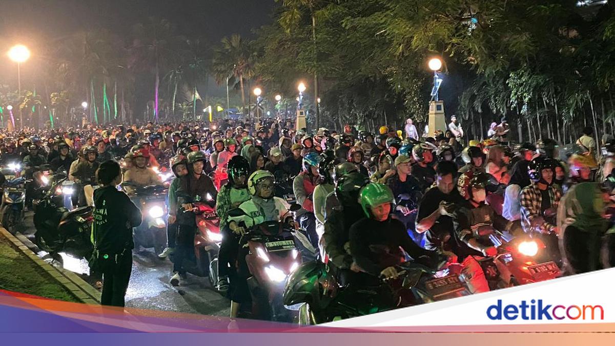 Antrean Mengular di Pintu Keluar Ancol Usai Perayaan Tahun Baru