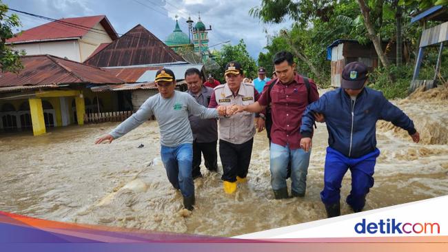 Curah Hujan Tinggi, BPBD Jambi Minta Warga Waspada Banjir-Longsor Curah Hujan Tinggi, BPBD Jambi Minta Warga Waspada Banjir-Longsor