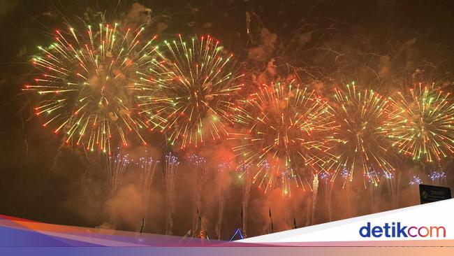 Meriahnya Pesta Kembang Api di Ancol Sambut Tahun Baru 2024