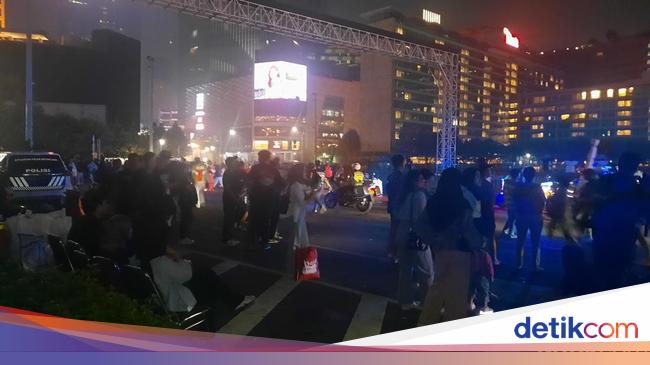 Perayaan Tahun Baru Usai, Warga Mulai Tinggalkan Kawasan Bundaran HI