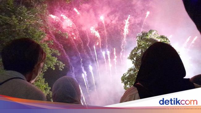 Meriahnya Pergantian Tahun di Kota Solo, Kembang Api Nyala 12 Menit