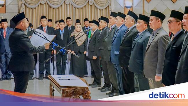 Kadiskoperindag Gresik Tersangka Korupsi Dana Hibah Dimutasi Jadi Staf Kadiskoperindag Gresik Tersangka Korupsi Dana Hibah Dimutasi Jadi Staf