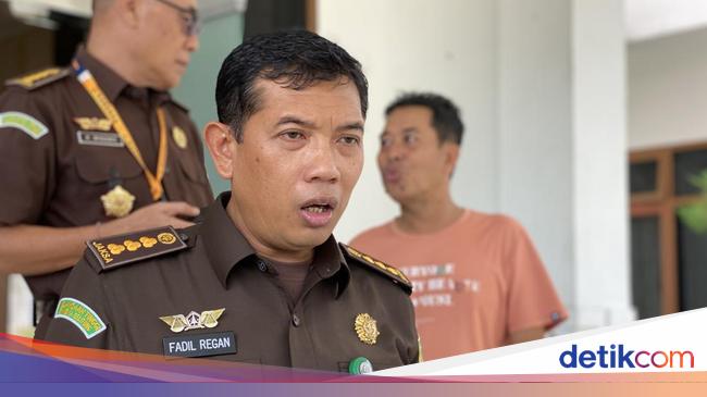 Mantan Dirut PT Timah Diperiksa Kejati Babel Mantan Dirut PT Timah Diperiksa Kejati Babel