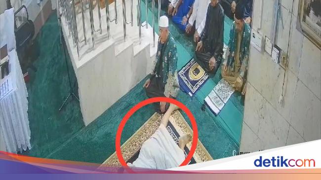 Viral Imam Masjid di Balikpapan Meninggal Dunia Saat Sujud Salat Subuh Viral Imam Masjid di Balikpapan Meninggal Dunia Saat Sujud Salat Subuh