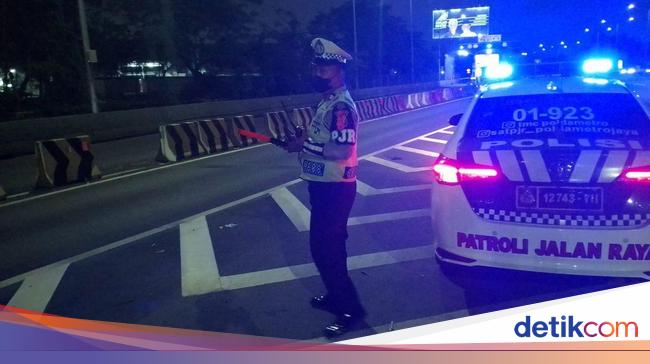 Biar Nggak Silau, Lampu Rotator Mobil Polisi Dipasang Kaca Film