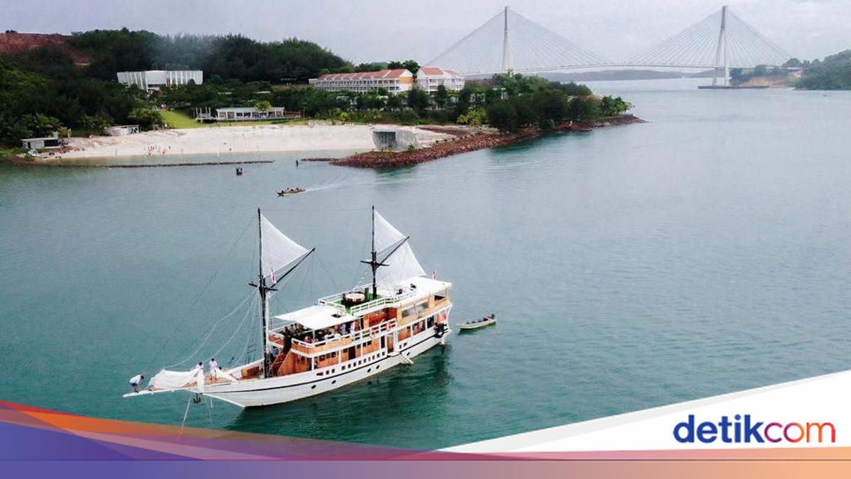 Potret Kapal Pinisi Pertama di Kepri yang Disambangi Sandiaga
