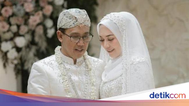Iskandar Ingin Punya Anak Segini dari Anne Ratna Mustika Iskandar Ingin Punya Anak Segini dari Anne Ratna Mustika