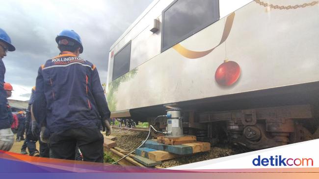Kereta Turangga vs KA Lokal Bandung Raya, 14 Gerbong Berhasil Dievakuasi