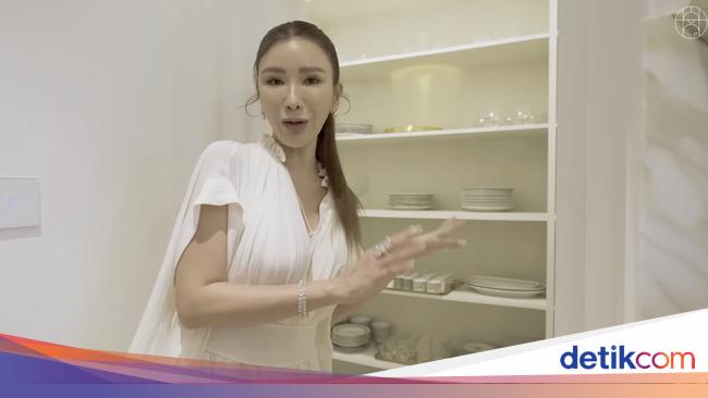 Mewah! Dapur Serba Putih Milik Sosialita Singapura Jamie Chua