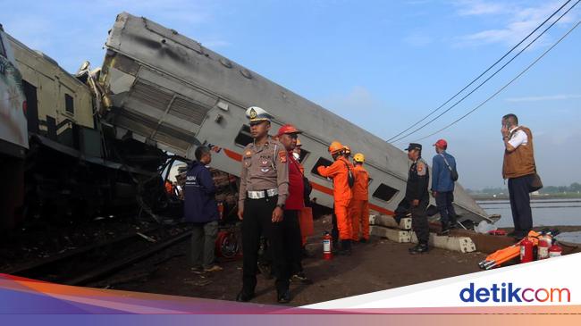 Korban Tabrakan KA Turangga Vs KA Lokal Dilarikan ke RS