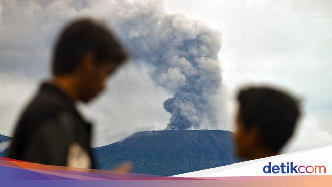 Potret Gunung Marapi yang Kembali Erupsi