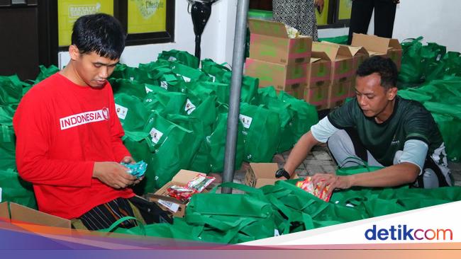 Ribuan Paket Sembako untuk Kaum Dhuafa