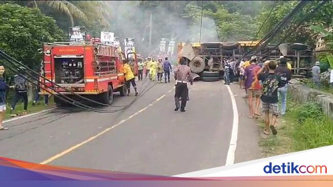 Truk Tambang Tabrak 3 Motor-Tiang Listrik di Leuwiliang Bogor, Dua Orang Tewas