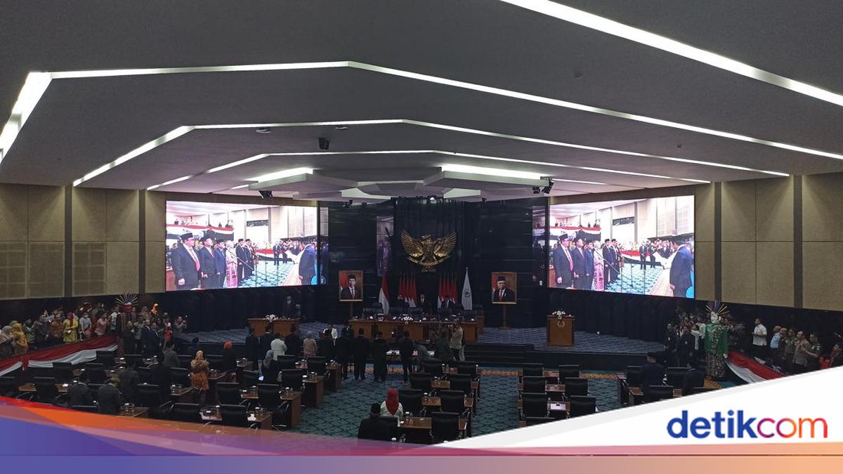 DPRD DKI Lantik Anggota PAW Pengganti Viani Limardi hingga Anggara Wicitra