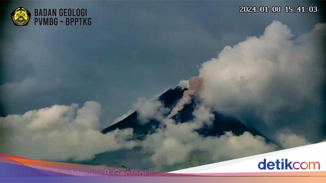 Lagi! Merapi Muntahkan Awan Panas ke Kali Bebeng