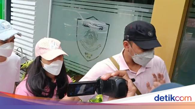 Virly Virginia-Melly 3GP Penuhi Panggilan Pemeriksaan Tersangka Film Porno