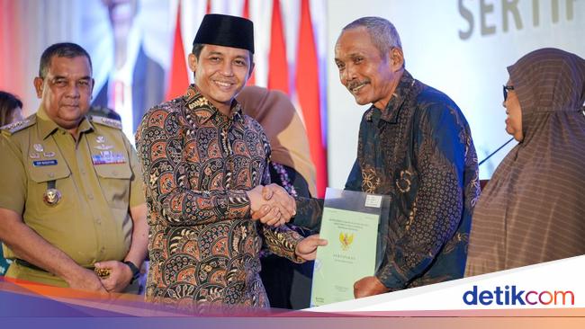 Wamen ATR/BPN Bagikan 1.000 Sertifikat ke Warga Riau: Mohon Dijaga