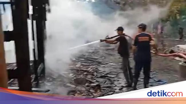 Rumah Warga di Pamongan Demak Nyaris Terbakar Habis, Kerugian Rp 200 Juta