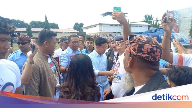 Kampanye di Buleleng, Gibran Naik Helikopter-Disambut Pendukungnya