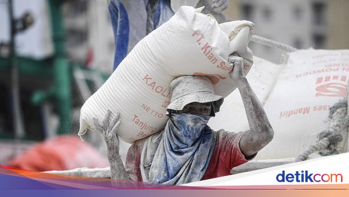 Potret Buruh Angkut Mencari Rezeki di Pelabuhan Sunda Kelapa