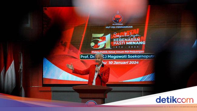 Pakai Jas Merah, Ganjar Pidato di HUT PDIP Pakai Jas Merah, Ganjar Pidato di HUT PDIP
