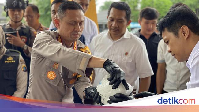 Polisi Musnahkan 4 Kg Sabu dari Malaysia, Rencana Diedarkan Malam Tahun Baru