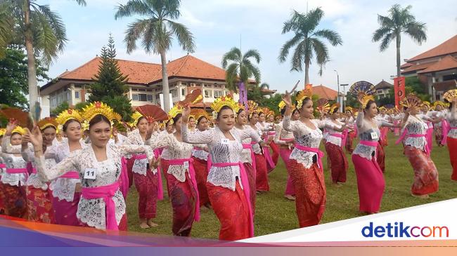 Pentaskan 1.131 Penari Joged Bumbung, Undiksha Raih Rekor Dunia