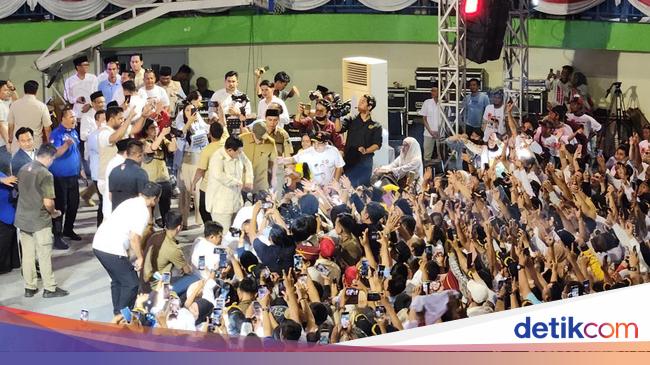 Prabowo Tutup Kampanye 3 Provinsi dengan Joget Gemoy di Bangka Belitung Prabowo Tutup Kampanye 3 Provinsi dengan Joget Gemoy di Bangka Belitung