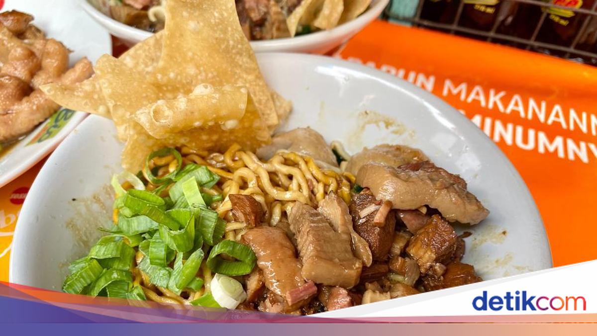 Bakmi Ayam Legendaris Puluhan Tahun hingga Tim Cook Makan Sate