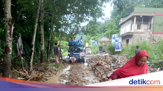 Longsor di Empat Lawang, Jalan Tebing Tinggi-Talang Padang Lumpuh