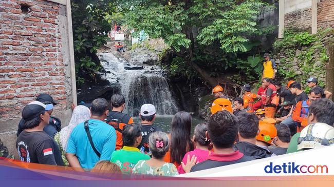 Tim Penyelam Dikerahkan, Pencarian Bocah SD Hanyut di Semarang Masih Nihil Tim Penyelam Dikerahkan, Pencarian Bocah SD Hanyut di Semarang Masih Nihil