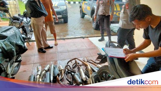 Razia ke Sekolah, Polisi Copot Knalpot Brong di Motor Pelajar Cianjur