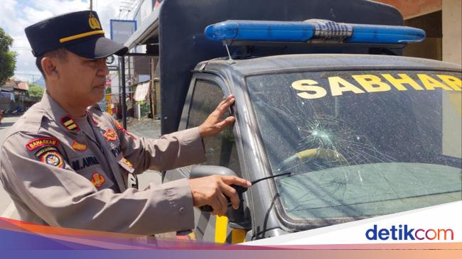 2 Kelompok Massa Di Tulungagung Bentrok Mobil Polisi Rumah Warga Rusak
