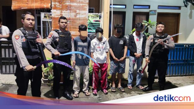 Polisi Tangkap 4 Pelajar Bersenjata Hendak Tawuran Malam Malam Di Jaksel