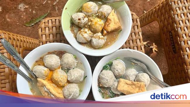 Wajib Mampir! Ini 10 Bakso Kaki Lima Legendaris yang Bikin Laper
