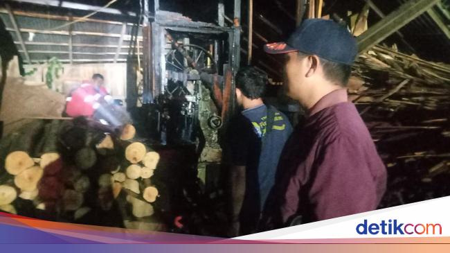 Gudang Pemotongan Kayu di Klungkung Ludes Terbakar, Kerugian Ratusan Juta