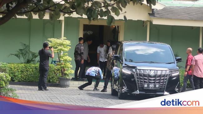 Pertemuan Tertutup 1 Jam, Ini yang Dibahas Kaesang dan Sultan Jogja Pertemuan Tertutup 1 Jam, Ini yang Dibahas Kaesang dan Sultan Jogja