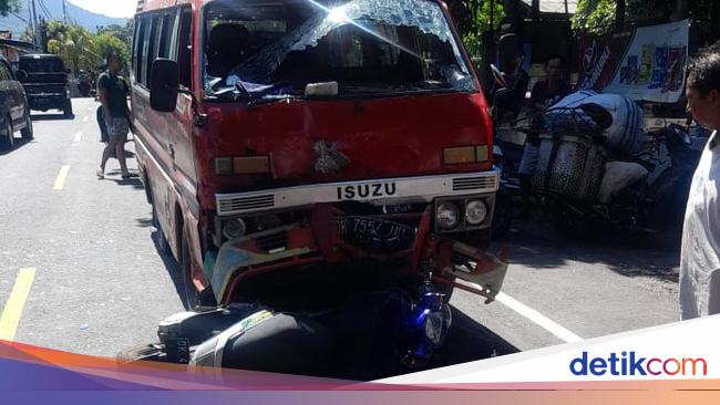 Pasutri Belanda Tabrak Minibus di Buleleng, Suami Tewas