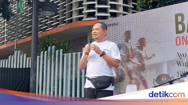 Bawaslu Minta Pemasangan Atribut Kampanye Tertib dan Tak Bahayakan Warga Bawaslu Minta Pemasangan Atribut Kampanye Tertib dan Tak Bahayakan Warga