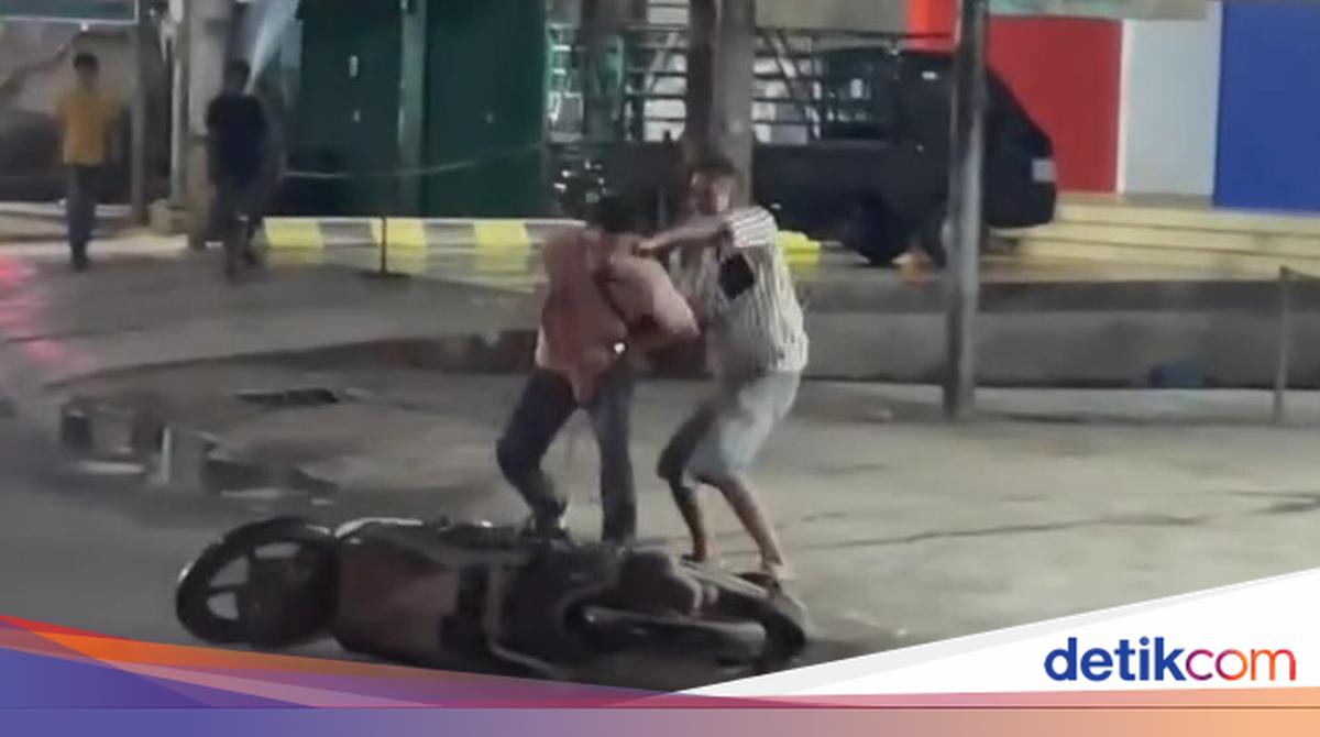 Heboh Pemuda Bersajam Duel di Pinggir Jalan Jambi, Ini Kata Polisi