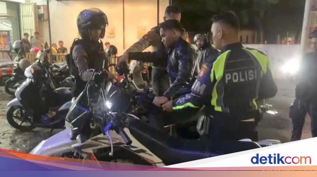 Balap Liar di AP Pettarani Makassar Dibubarkan Polisi, 7 Motor Diamankan