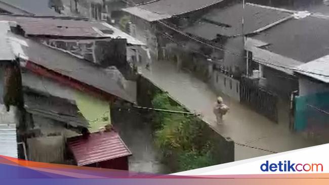 Banjir di Makassar Belum Surut, 312 Warga Masih Mengungsi Banjir di Makassar Belum Surut, 312 Warga Masih Mengungsi