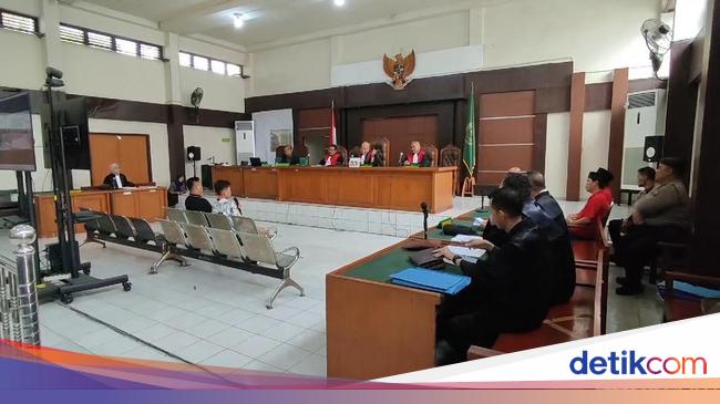 Hakim Tolak 2 Saksi Terdakwa Sidang Kasus Pembunuhan Adik Bupati Muratara