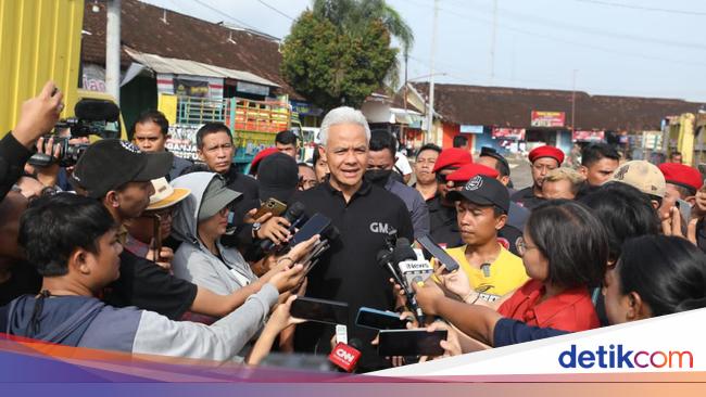 Ganjar Puji Pabrik Tembakau di Kendal yang Berdayakan Perempuan-Disabilitas