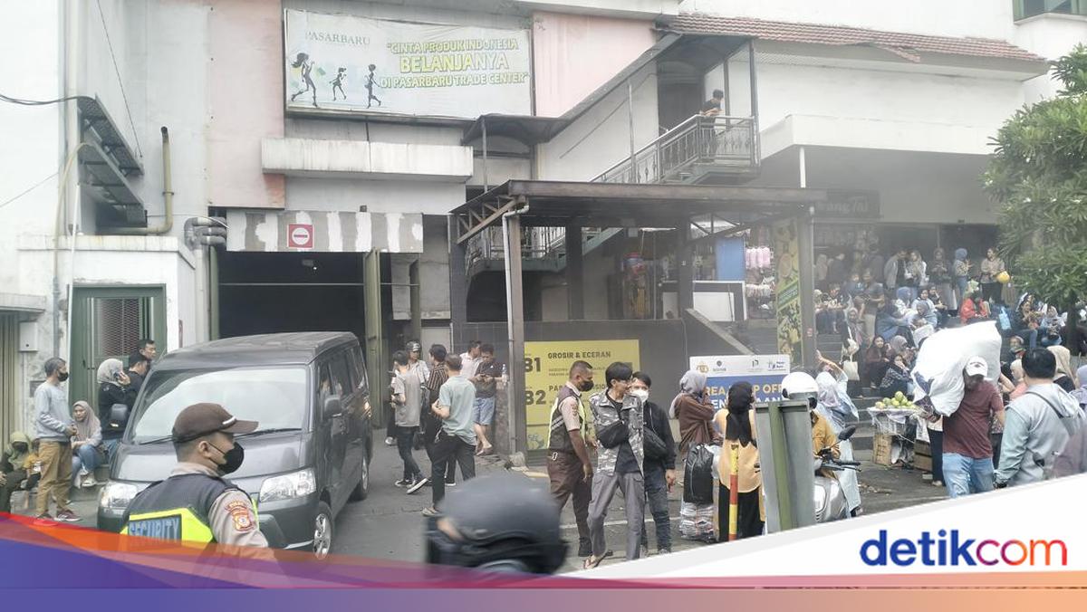 Panel Listrik Meledak Jadi Penyebab Kepulan Asap di Basemen Pasar Baru