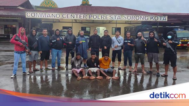 4 Napi Kabur dari Lapas Kelas II B Sorong Kembali Ditangkap, 35 Masih Buron 4 Napi Kabur dari Lapas Kelas II B Sorong Kembali Ditangkap, 35 Masih Buron