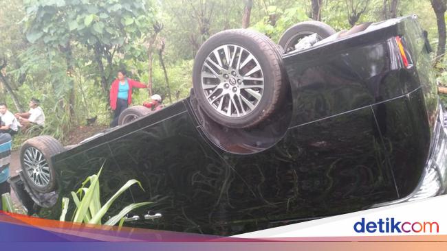 Mobil Mantan Walkot Denpasar Rai Mantra Terbalik gegara Ikuti Google Maps Mobil Mantan Walkot Denpasar Rai Mantra Terbalik gegara Ikuti Google Maps