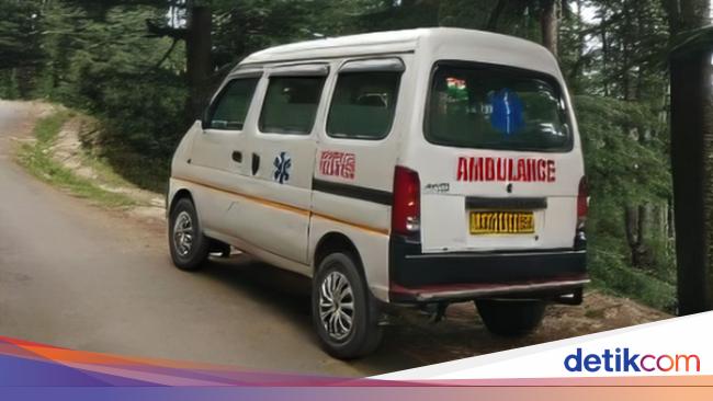 Geger Mayat Hidup Lagi Usai Ambulans Hantam Jalanan Berlubang Geger Mayat Hidup Lagi Usai Ambulans Hantam Jalanan Berlubang