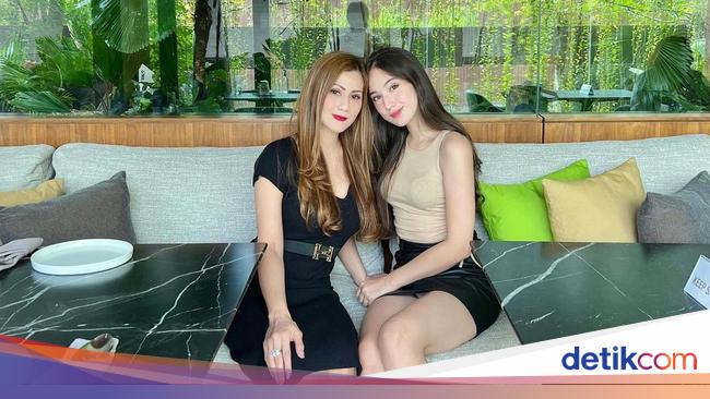 Alasan Ibunda Laura Moane Baru Memperbolehkan Putrinya Pacaran di Usia 17 Tahun