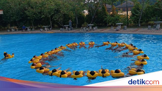 Kenapa Pramugari dan Pramugara Harus Bisa Berenang?